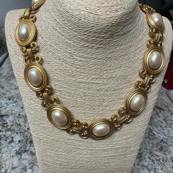 Monet | Jewelry | Monet Gold And Cream Necklace With Vintageinspired ...